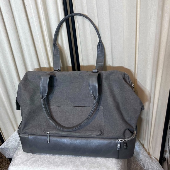 BEIS | Bags | Beis The Convertible Weekender Bag Travel Carry On ...